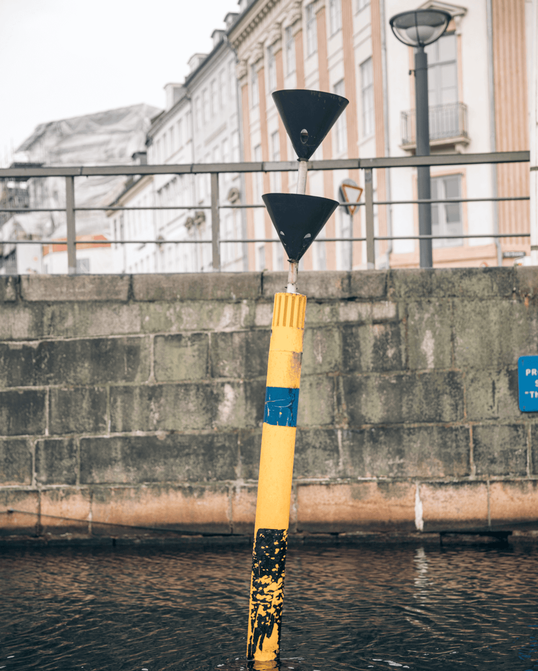 Understand Copenhagen Harbor's traffic lights and signage - GoBoat Denmark