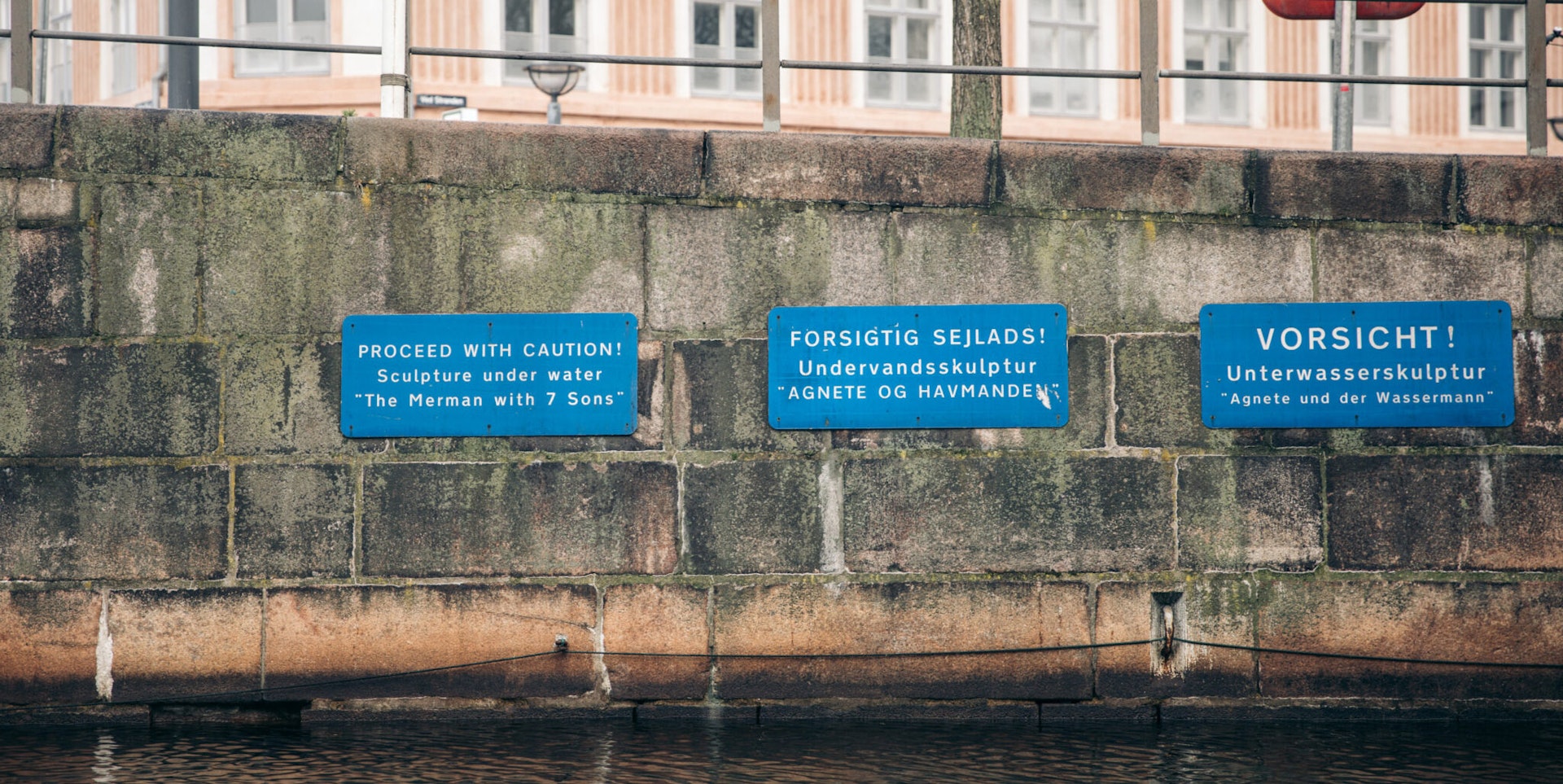 Understand Copenhagen Harbor's traffic lights and signage - GoBoat Denmark
