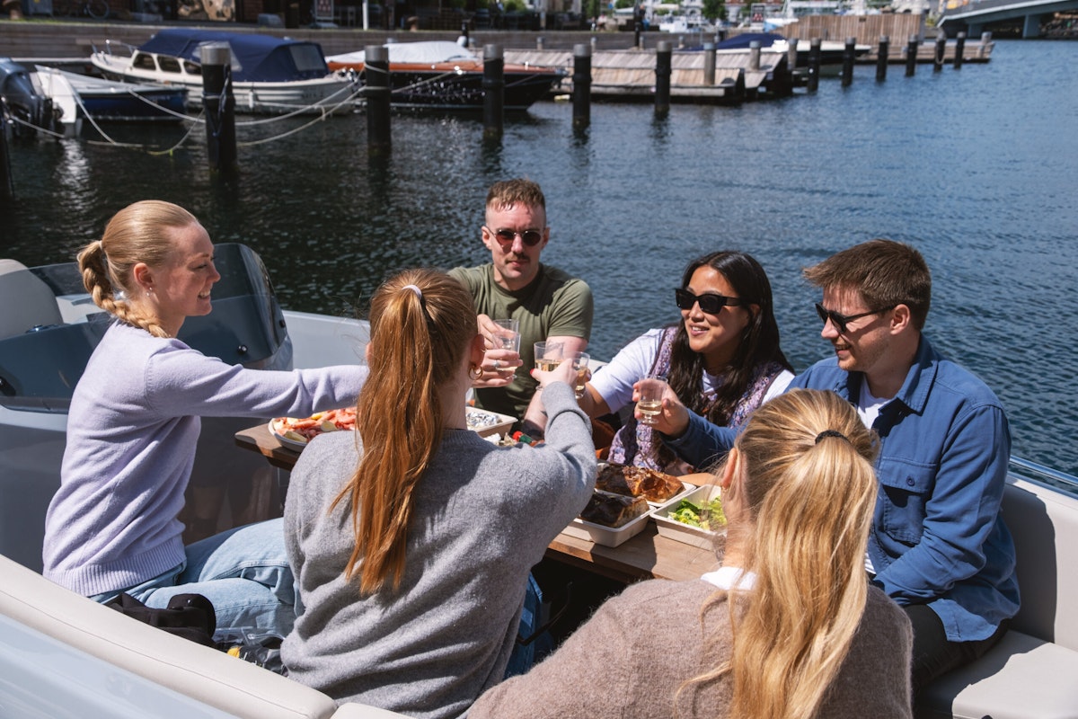 GoBoat Cruise - luxury electric boats with a captain - GoBoat Denmark
